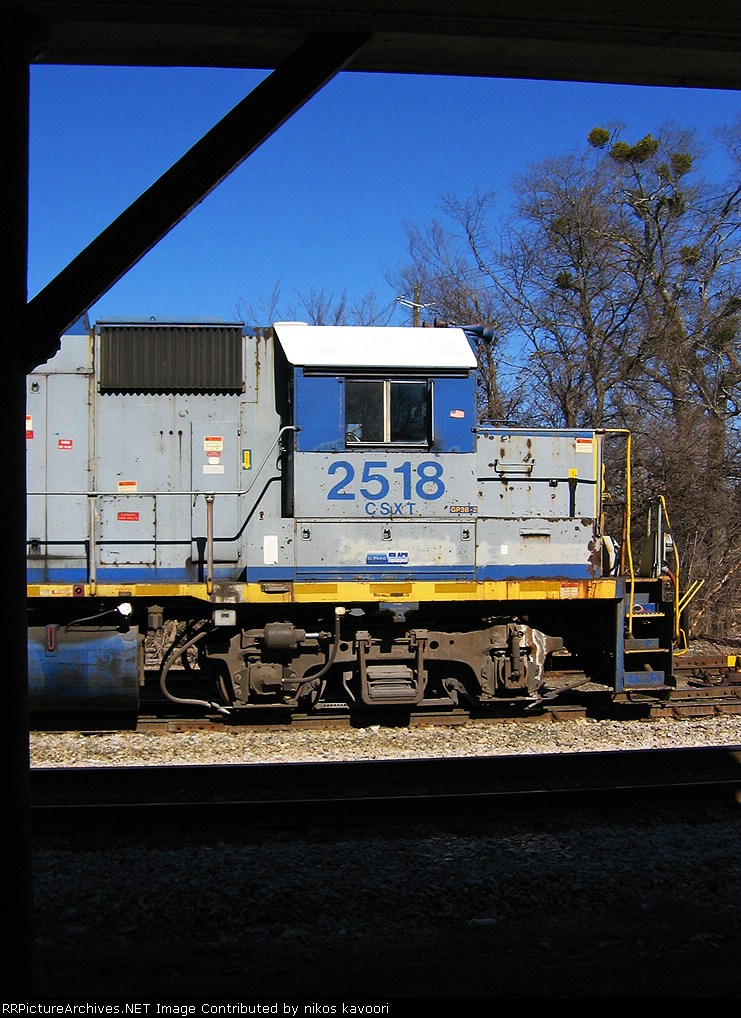 CSX 2518 framed by the depot platform